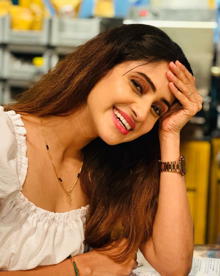 Ayesha (Actress) Wiki, Biography, Age, Serials, TV Shows - Cinesettai