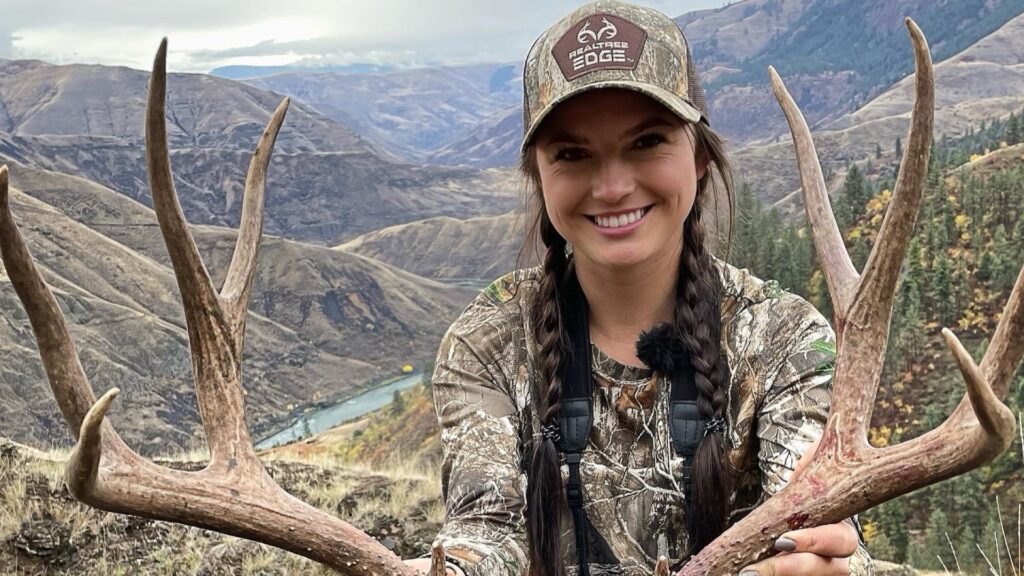 Hannah Barron Wiki, Age, Height, Husband, Net worth, Biography & More ...